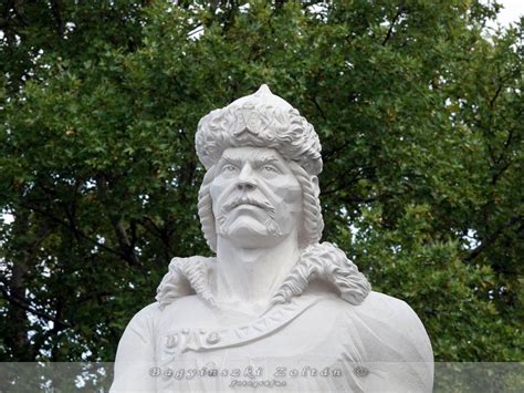 Pusztaszer Attila Hun Kir Lyunk Szobra Bagyinszki Zolt N Fotogr Fus