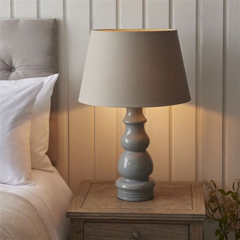 Which Is The Best Bedside Light Heres How To Choose