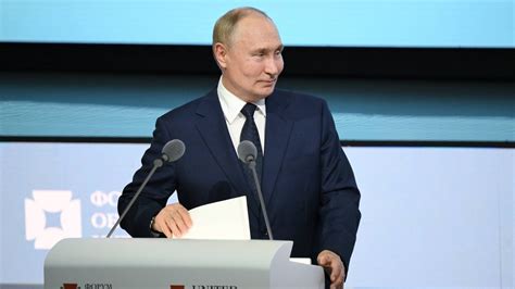 Putin Empfiehlt Sex An Ungewöhnlichem Ort Weil Der Nachwuchs Fehlt