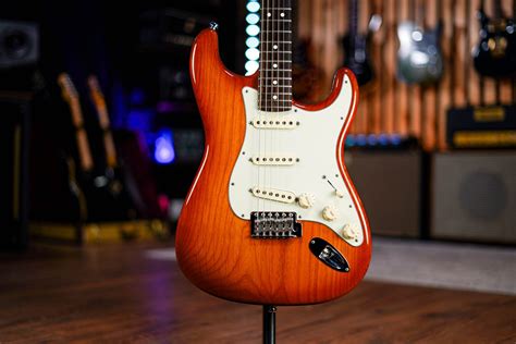 Fender American Performer Stratocaster In Honey Burst Guitar Gear