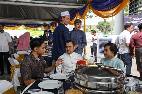 Kunjungan Pengerusi Mara Ke Majlis Hari Raya Giatmara And Unikl Galeri Mara