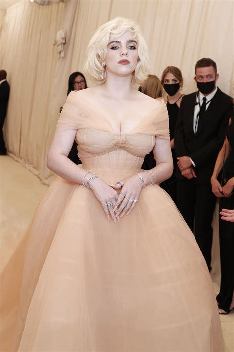 Billie Eilishs Barbie Inspired Blond Bob At Met Gala 2021 Ps Beauty