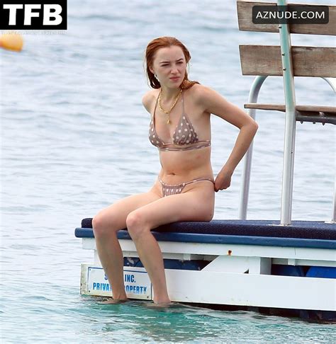 Phoebe Dynevor Sexy Seen Flaunting Her Sensational Body In A Tiny