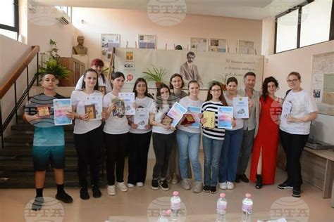 В Чирпан отличиха ученици за рецитиране на стихове на Яворов Утро