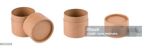 디자인 프로젝트를 위해 흰색 배경에 격리 된 다른 위치에 종이 캡이있는 종이 튜브의 모형 포장을위한 골판지 용기 디자인을위한