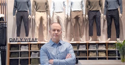 요가복의 샤넬 룰루레몬 일상복으로 남성들 공략