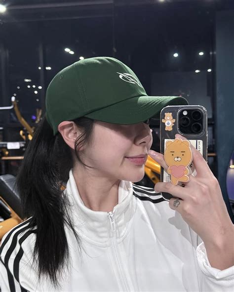 어덜트온리 짐웨어 애슬레저 요즘 클럽헬스 에서 유행하는 모자🧢🧢 얼굴 작아보이기ok A D U L T” 최고의 짐웨어 브랜드 A Determined