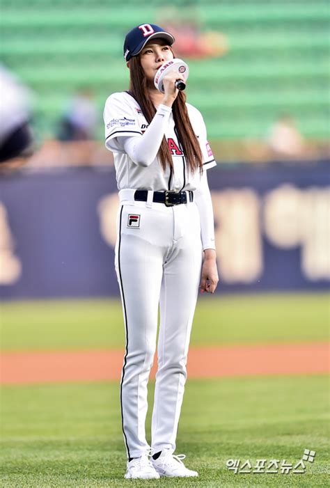 롱다리 김현정 오늘 두산이 우승 합니다[포토]