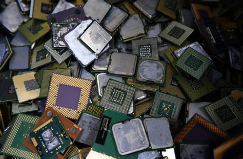 meltdown and spectre chip exploits what s the difference