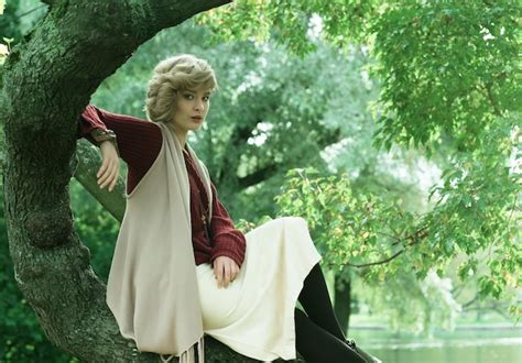 Premium Photo Young Beautiful Woman Posing On A Tree