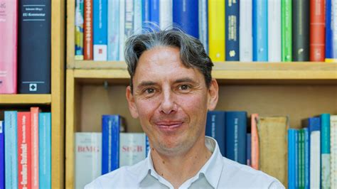 Пандов за заплатите на медицинския персонал Управляващите гарантираха че съвсем скоро няма да