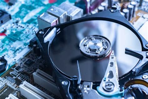 SCSI Vs SATA The Showdown Of The Hard Disk Drives SCSI SAS SSD Hard Disk Drives Cables