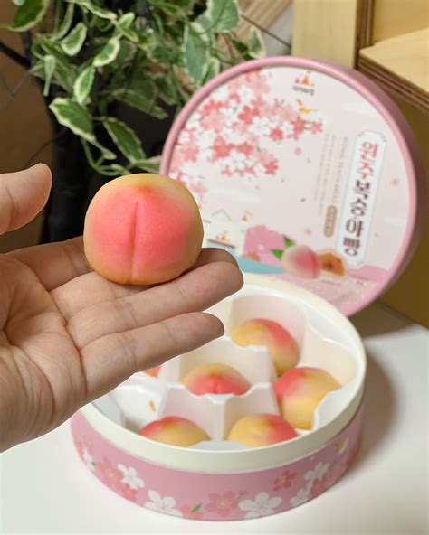 득템이맘 😁서가람 협찬 복숭아 좋아하는 친구에게 선물하고 싶은 원주 복숭아빵은 보기에만 예쁜게 아니라 부드러운 앙금과 복숭아잼으로 복숭아의 맛과 향기까지 담아 달달한