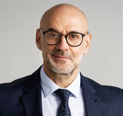 18 Smart And Rugged Beard Styles For Bald Men With Glasses