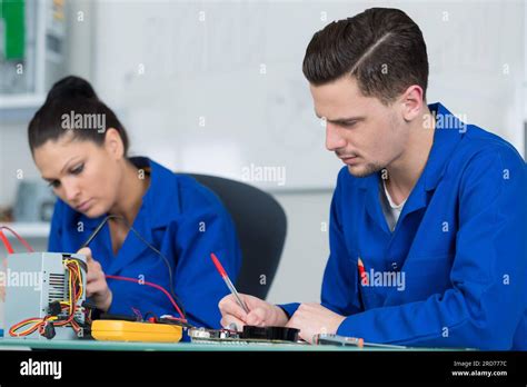 Babes In Electronics Class At University Stock Photo Alamy