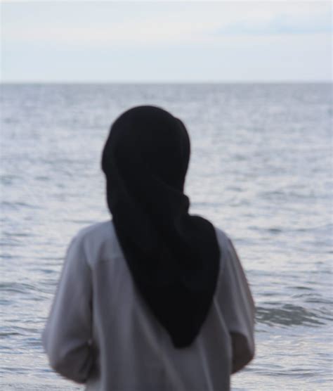 Gadis Kecil Di Tengah Badai