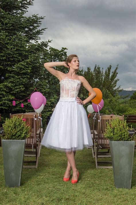 How To Make An Interesting Art Piece Using Tree Branches EHow