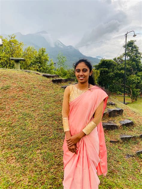 about sandali waththegedara medium