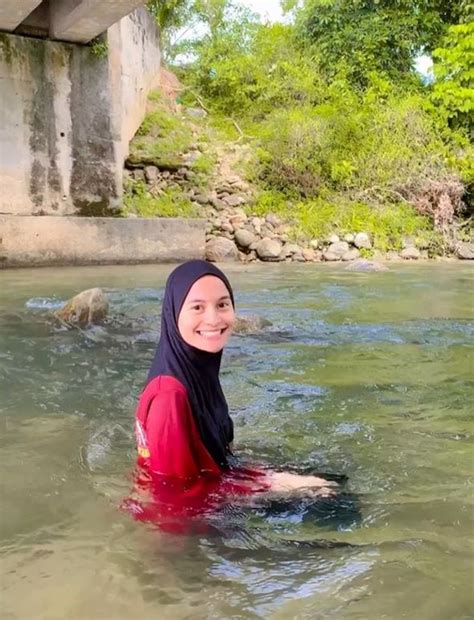 Puas Jumpa Yang Macam Ni Gadis Teruja Dapat Pegang Ulat Gonggok Panjang Dan Besar Tapi