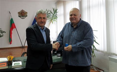 Областният управител Добромир Добрев връчи печата на председателя на РИК Шумен ШУМ БГ