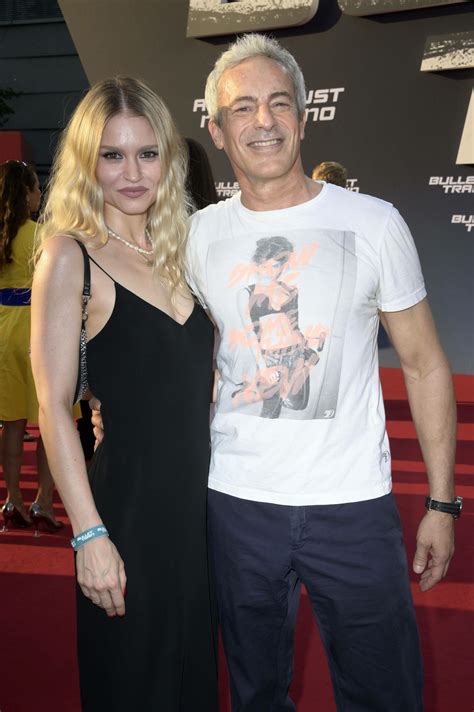 Herrchen Von Kommissar Rex Liebt Zwei Frauen Mopo