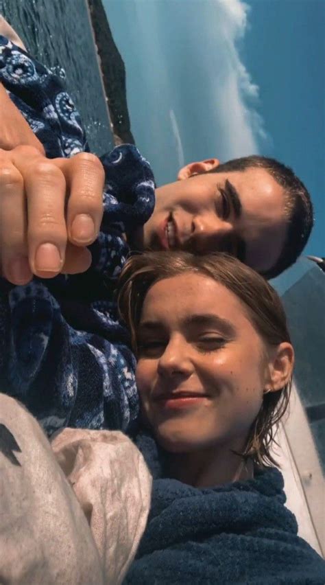Clara Galle Y Julio Peña Parejas De Películas Poses De Fotos De