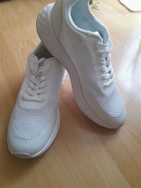 Жіночі білі кросівки — ціна 570 грн у каталозі Кросівки Купити жіночі речі за доступною ціною на