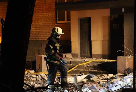 Удар по житловому будинку в Одесі з під завалів дістали тіло чоловіка Читайте на Ukr Net