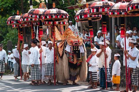Makna Tradisi Galungan: Merayakan Kemenangan Dharma - Payana Dewa
