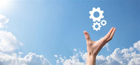 남성 핸드 홀딩 코그 기어 아이콘 파란색 배경에 가상 화면에 메커니즘 아이콘 자동화 소프트웨어 기술 프로세스 시스템 비즈니스 개념 기치 가리키기에 대한 스톡 사진 및 기타