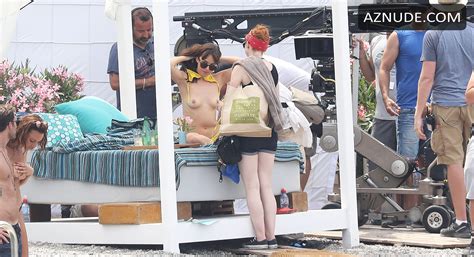 Dakota Johnson Topless Filming Scenes Of Fifty Shades Freed With Jamie
