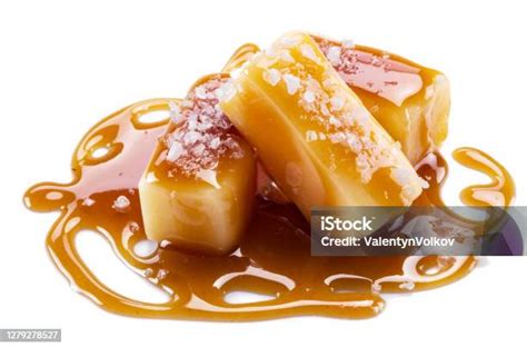 흰색 배경에 고립 된 녹은 설탕 캐러멜로 덮인 소금에 절인 캐러멜 사탕 갈색에 대한 스톡 사진 및 기타 이미지 갈색 금색 꿀 Istock