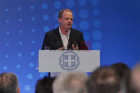 По железничката несреќа министерот за транспорт на Грција поднесе оставка Независен Весник