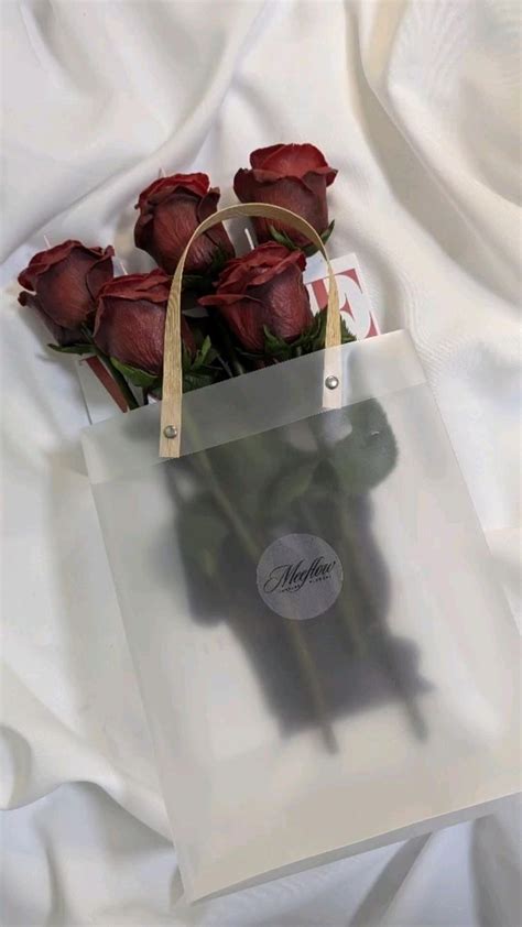 Дарите девушкам цветы🌹 Свечи цветы Свеча Цветы Дари