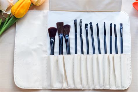 Personalized Makeup Brush Bag Roll Up White Leather Cosmetic Make Up Case 12 Slots Holder 12