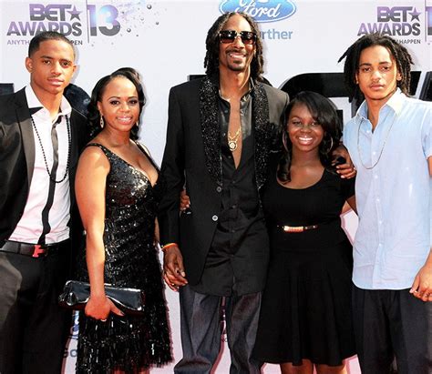 Snoop Dogg Net Worth How Much Does He Make In 2025 Hollywood Life