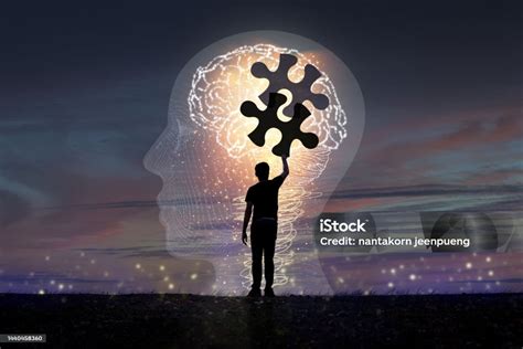 한 청년의 실루엣이 직소 퍼즐을 맞추고 있습니다 두뇌 아이콘 개념에서 창의성과 혁신 알츠하이머병에 대한 스톡 사진 및 기타 이미지 알츠하이머병 정신 건강 정신과