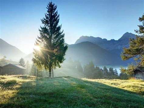 ทิวทัศน์สวยงามเหนือทะเลสาบ ภาพธรรมชาติ