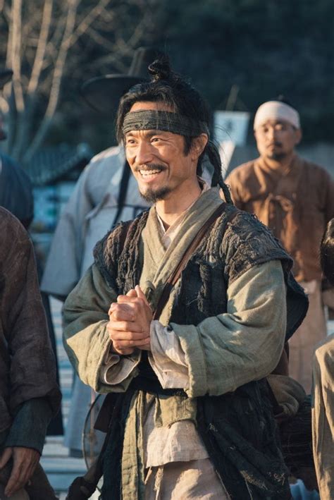 ‘미스터 션샤인 김병철 배정남 조우진 최무성 이정은 신정근 김의성 등 포스부터 역대급인 ‘명품 신스틸러들이 시선을 압도하고 있다 오는 7월 7일 토 밤 9시 첫 방송