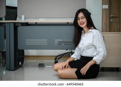 87441 Office Chinese Girl Mini Skirts Royalty Free Images Stock