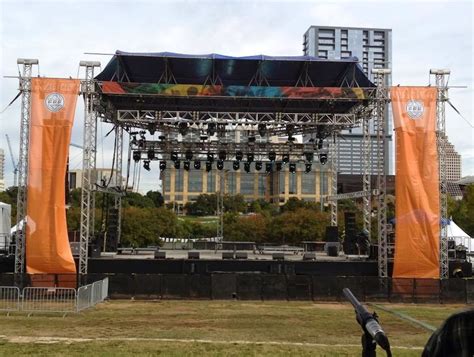 Miller Pro Audio HARMANs JBL VTX Line Arrays And Crown I Tech HD Amplifiers Add Pop To Fun Fun