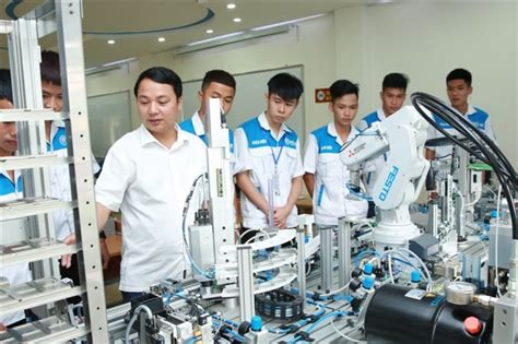 Phát triển nguồn nhân lực chất lượng cao trong nền kinh tế số EU Vietnam Business Network EVBN