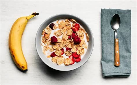 طرز تهیه صبحانه مغذی برای کودکان اومیل موز رو برای فرزندت درست کن تا