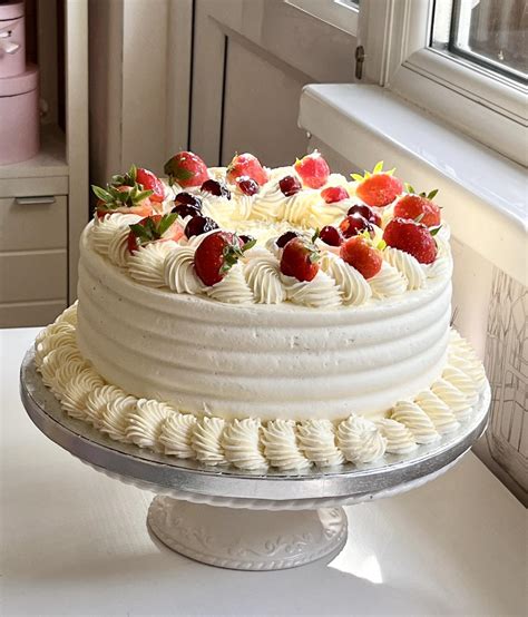 Торта Бейлис с плодове Slice Of Cake London