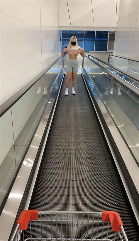I love flashing in public 😜 | Scrolller