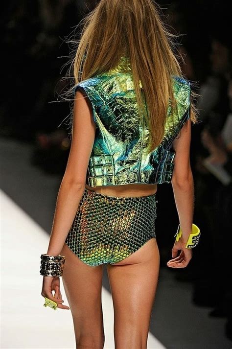 Cara Delevingne A Brand And A Supermodel Burning Man Fashion Fashion Style