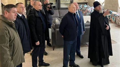 პუტინი დროებით ოკუპირებულ ყირიმში ჩავიდა