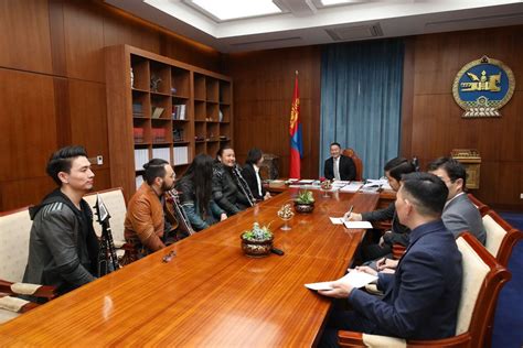 Ерөнхийлөгч Х Баттулга “the Hu” хамтлагийн залуустай уулзлаа