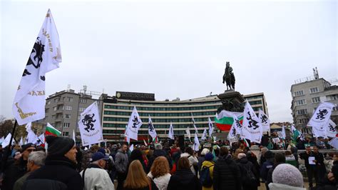 Протест на Възраждане блокира движението пред Народното събрание Nova
