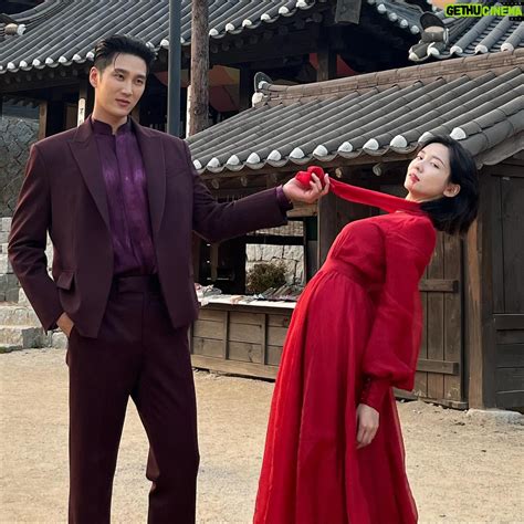 Park Ji Hyun Instagram 범인잡고 진이수랑 뱀파이어 놀이 히히 Gethu Cinema